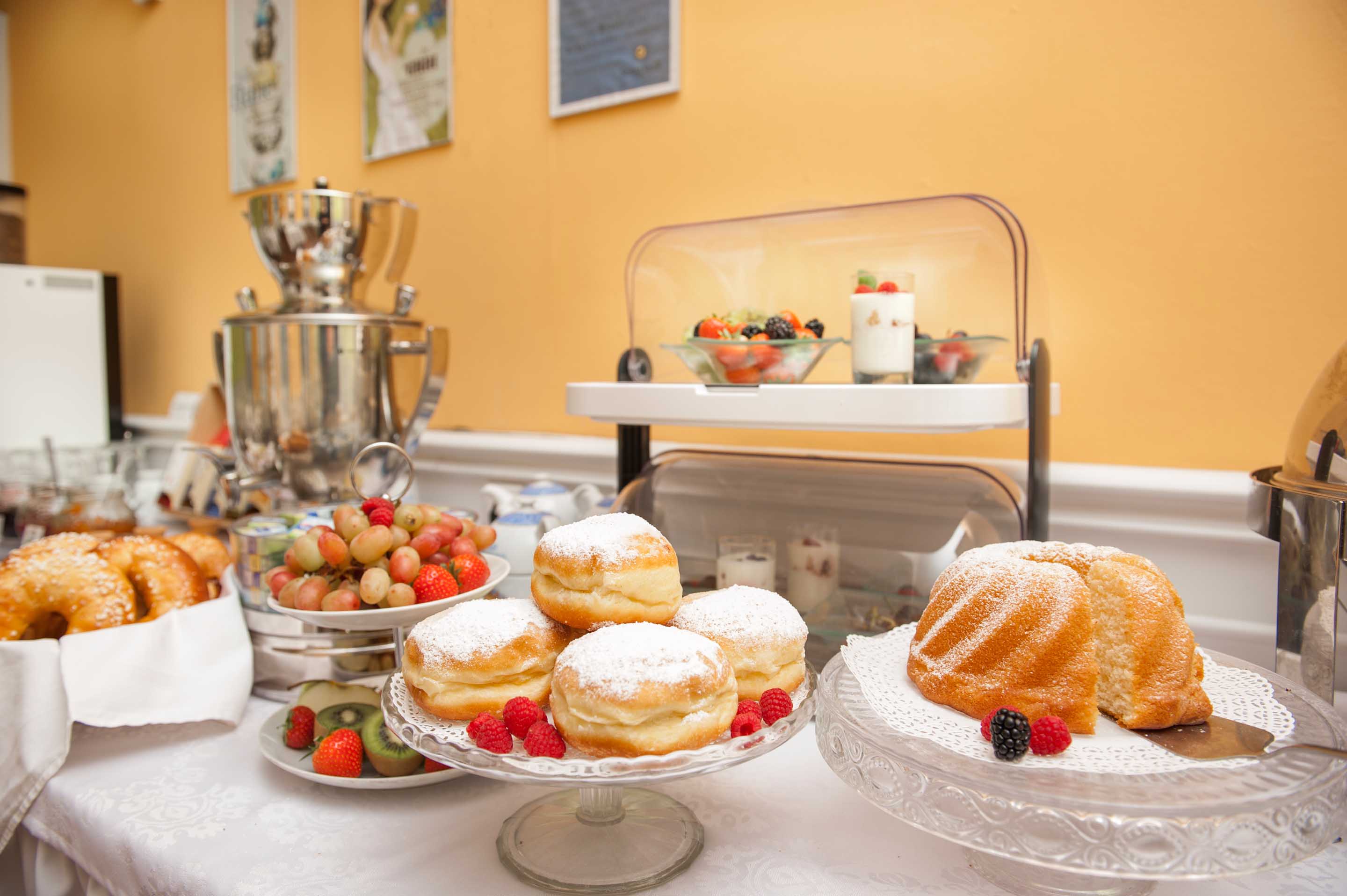 Spring time in Vienna! Romance in the city center!